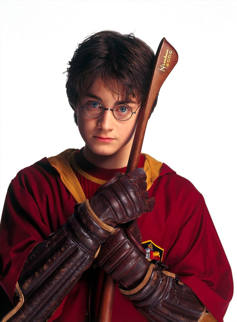 Portrait of Harry Potter in Quidditch robes — Harry Potter Fan Zone
