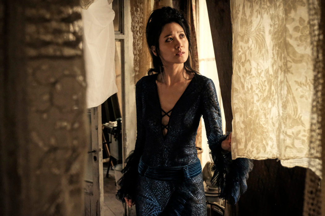 Nagini looks at the Eiffel Tower — Harry Potter Fan Zone