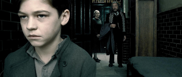 Dumbledore visits young Tom Riddle — Harry Potter Fan Zone